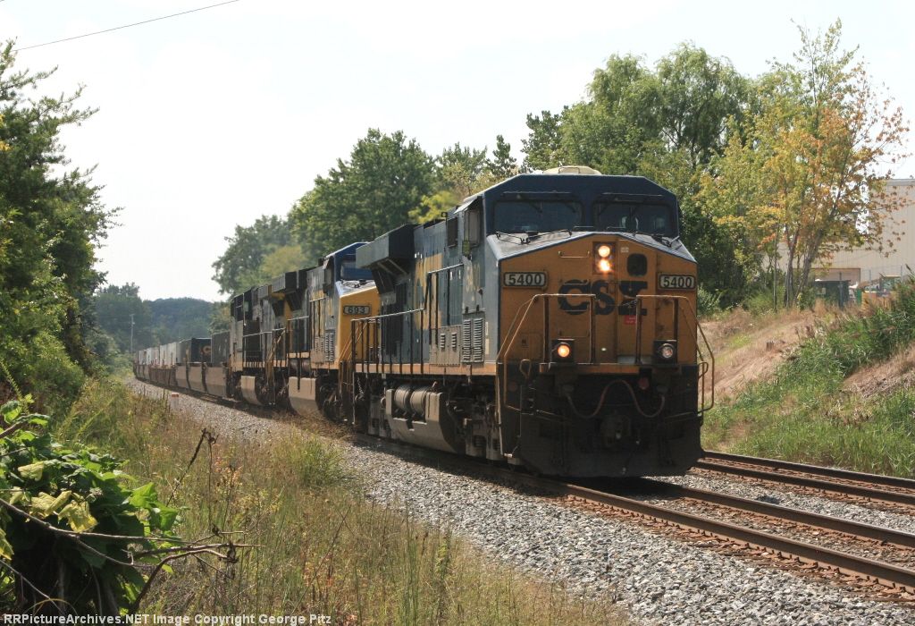CSX 5400 and train Q034